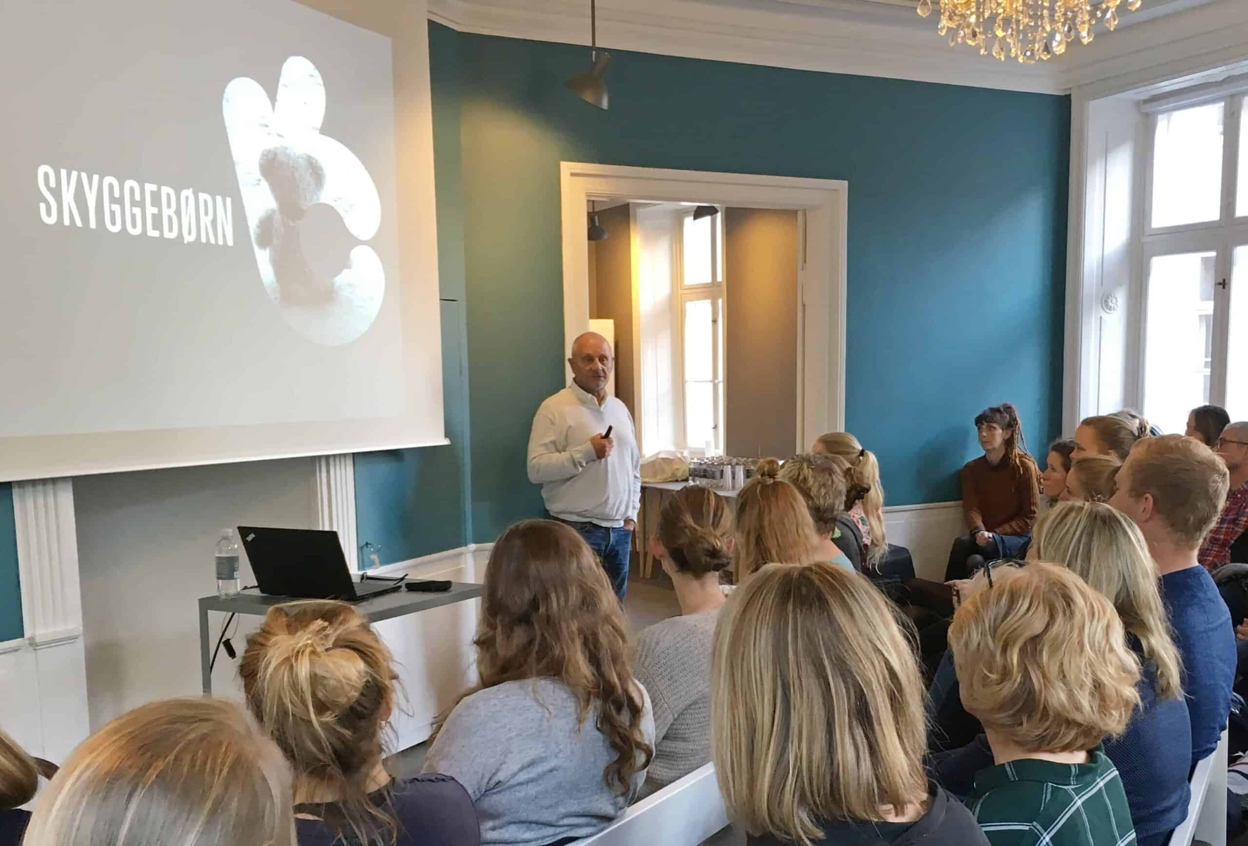 Jes Dige afholdt foredrag om børn og sorg